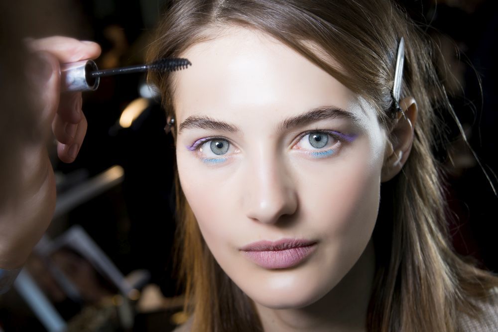 Maquillaje de labios rosa bebé en Tibi | Labios maquillados: 20...