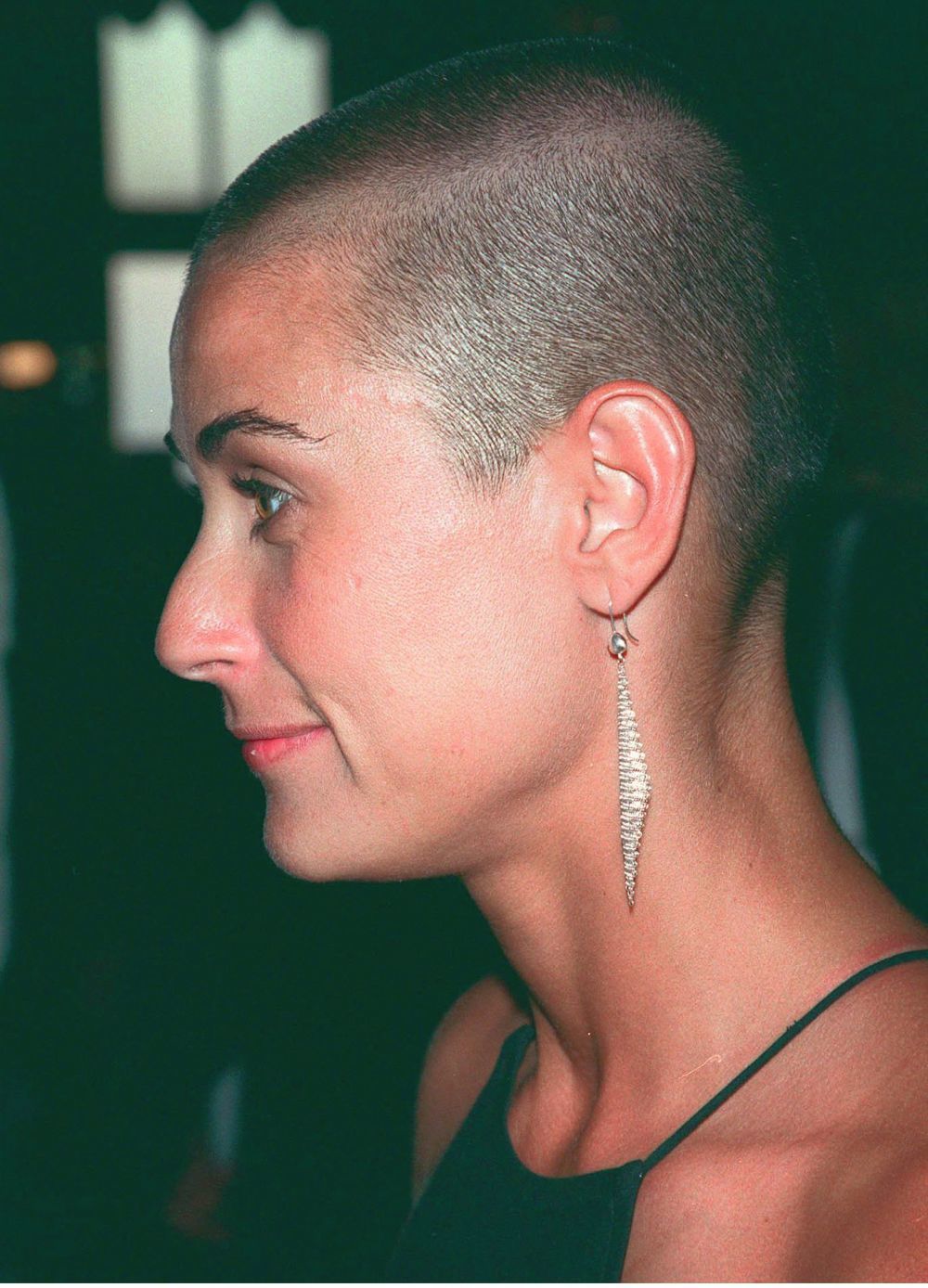 El corte buzz de Demi Moore | Los cortes de pelo de famosas más...