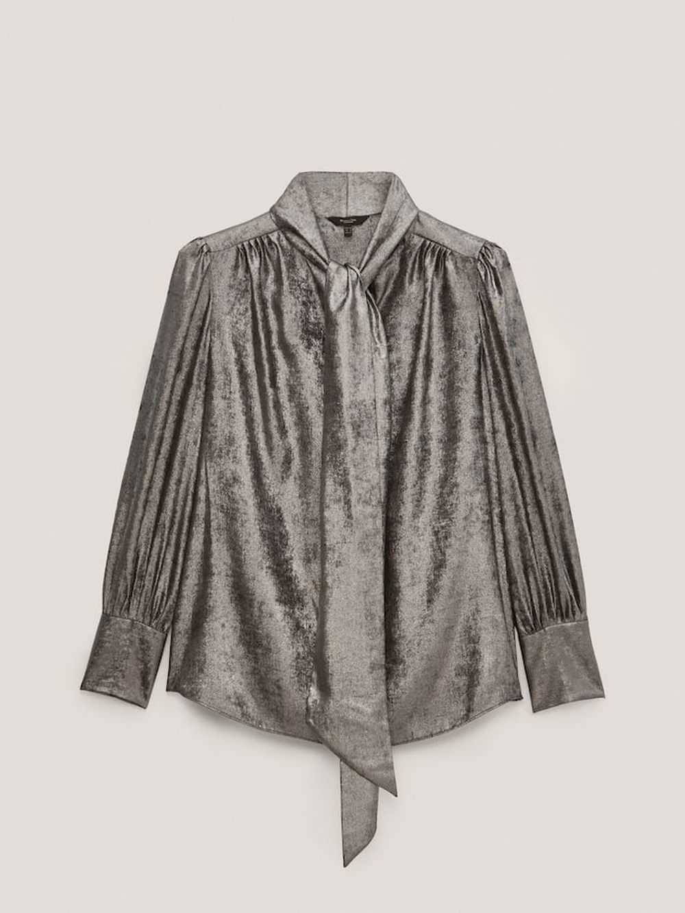 Camisa plateada con lazada | 12 prendas de Massimo Dutti ideales...