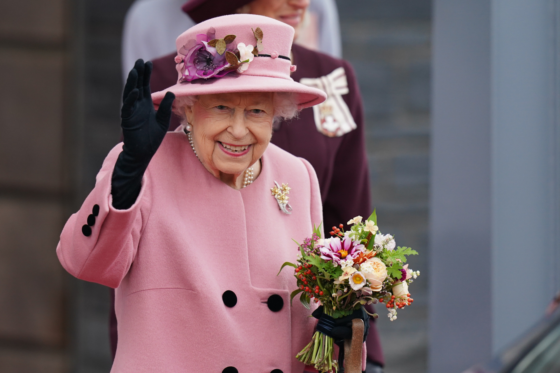 Isabel II | Los perfumes favoritos de las royals que merece la pena ...