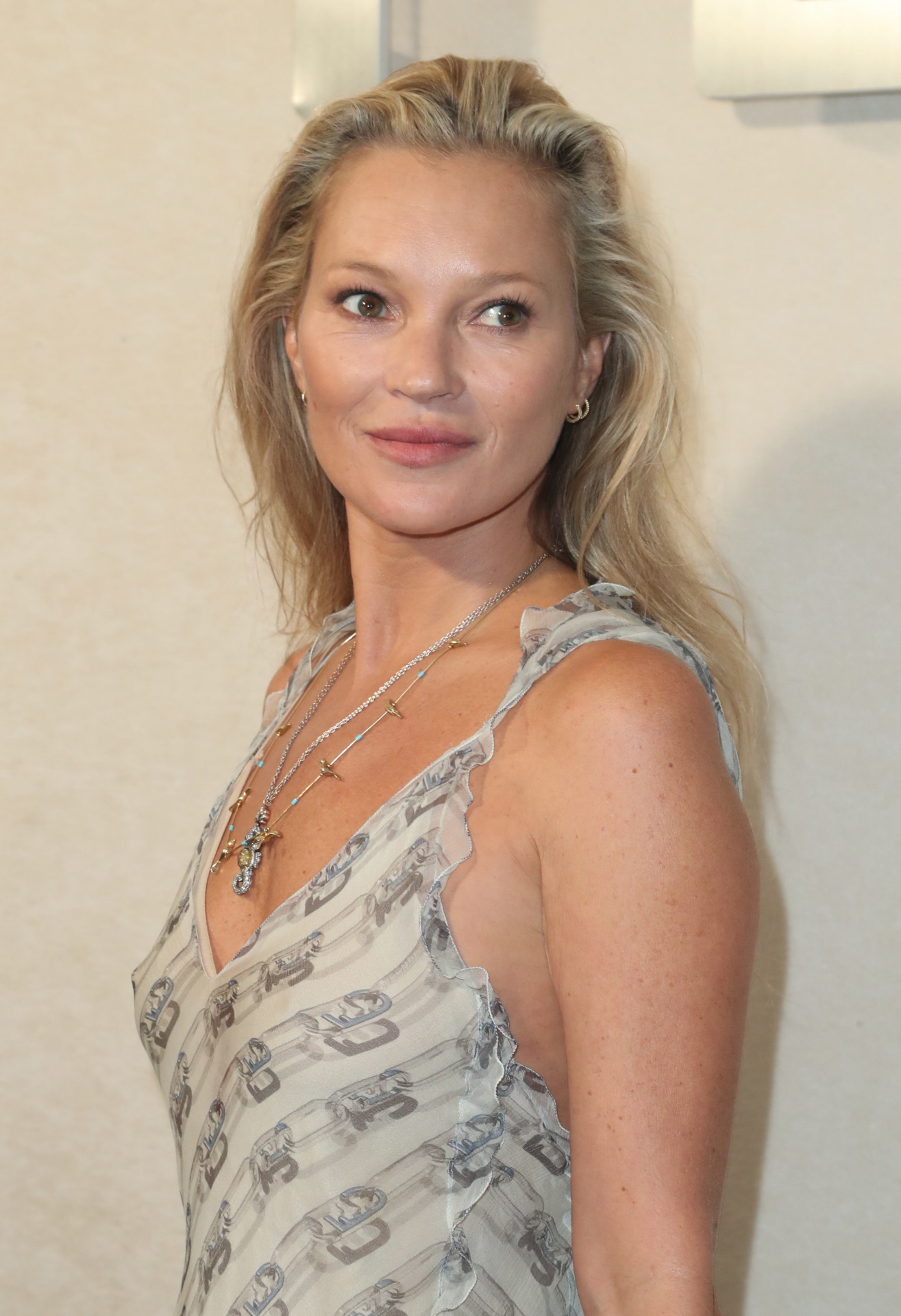 Kate Moss | Las celebrities ganan la guerra al sujetador sobre la ...