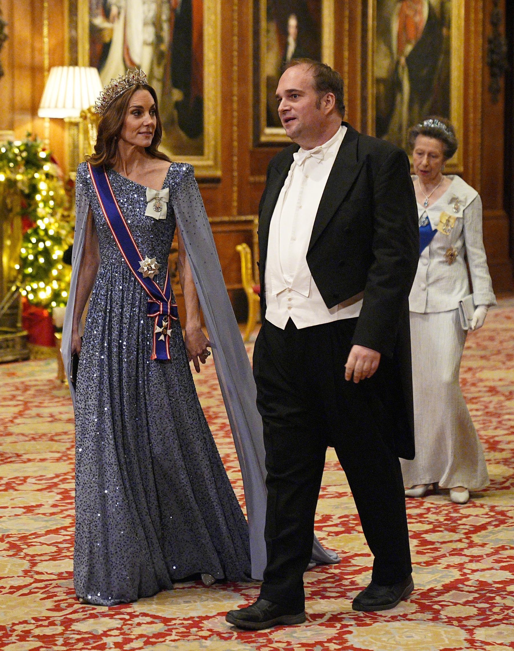 Kate Middleton estaba regia en la cena de gala de Windsor pero el ...
