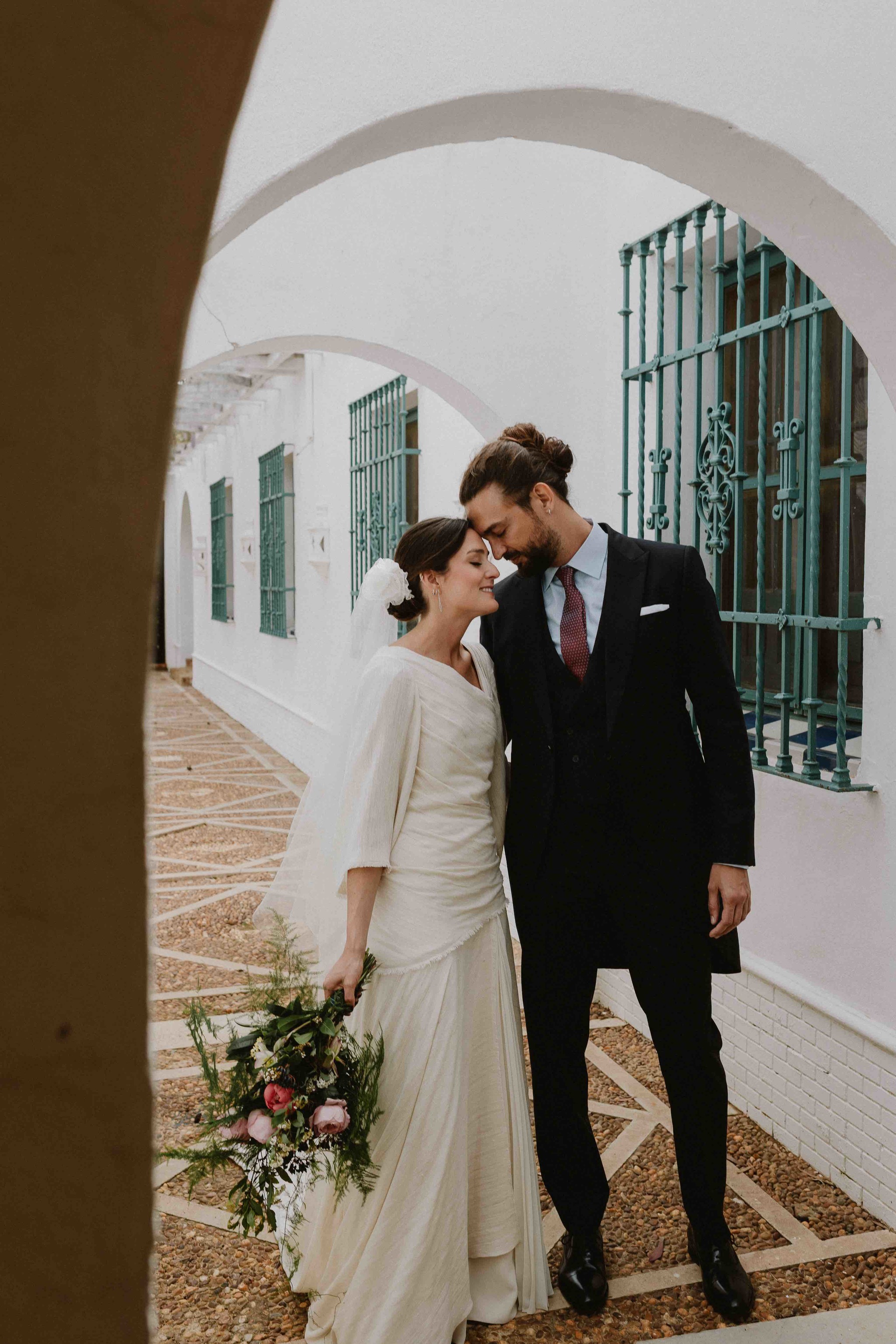 La novia sevillana que nos conquistó con su flor en el pelo y los mil ...
