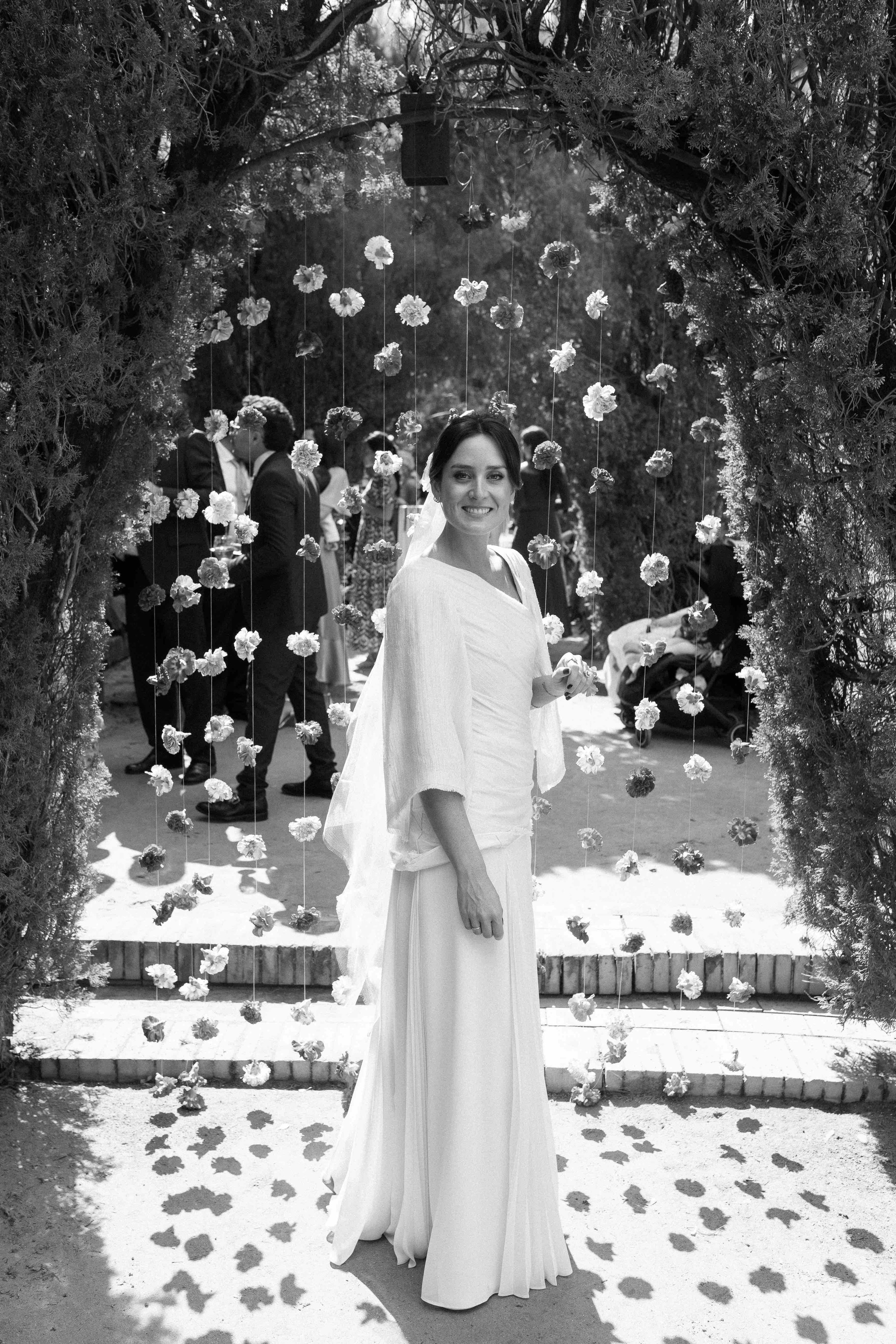 La novia sevillana que nos conquistó con su flor en el pelo y los mil ...