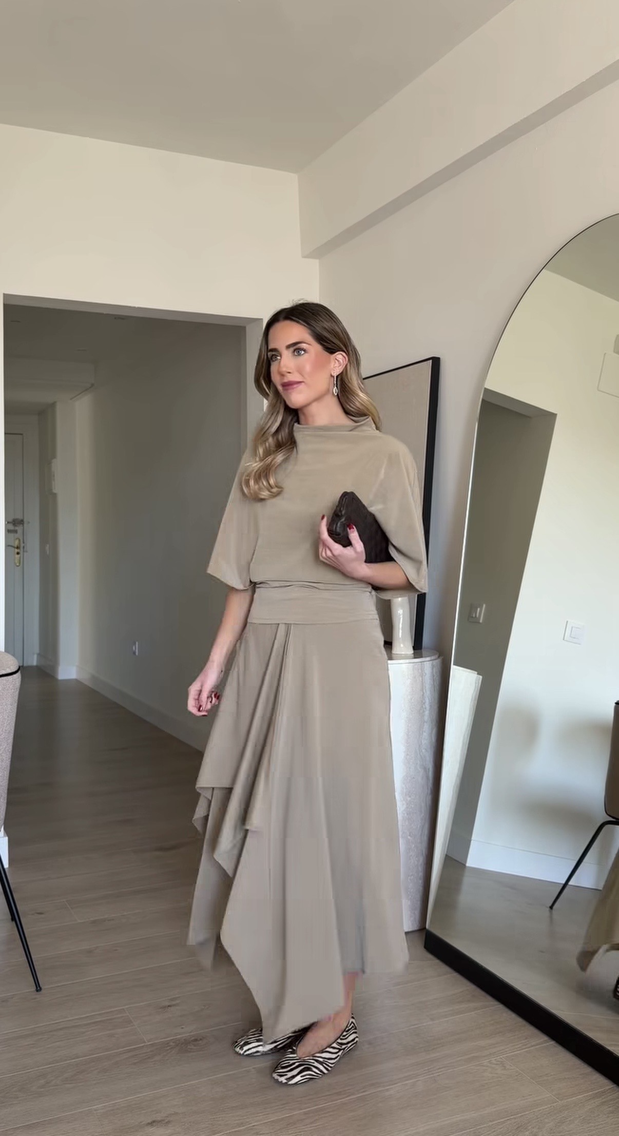 El look más elegante de la Semana Santa en Sevilla lo ha llevado esta ...