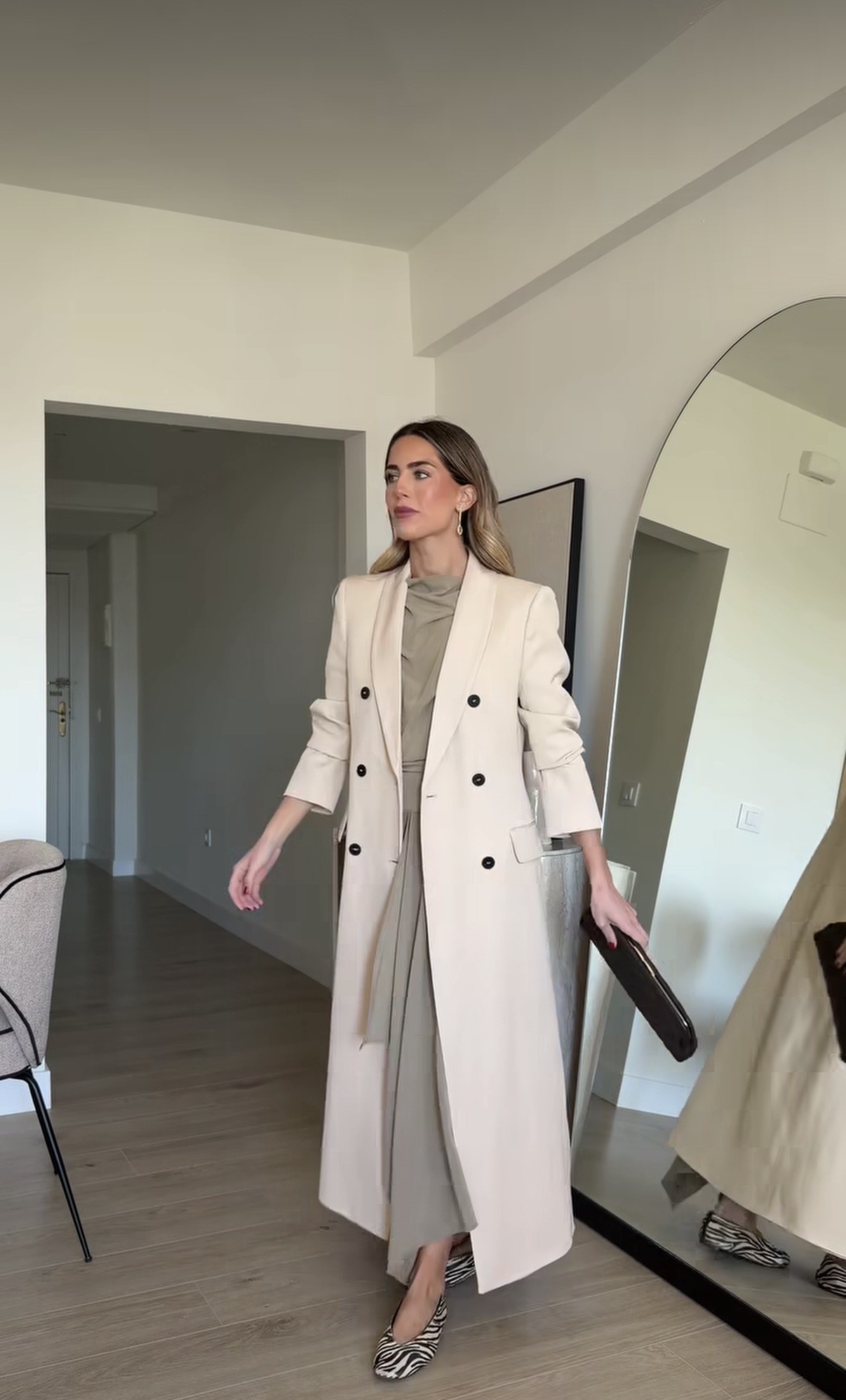 El look más elegante de la Semana Santa en Sevilla lo ha llevado esta ...
