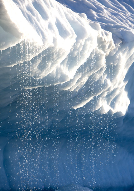 Iceberg azul con agua derritiéndose - Fototerapia - Relajarte - El Spa ...